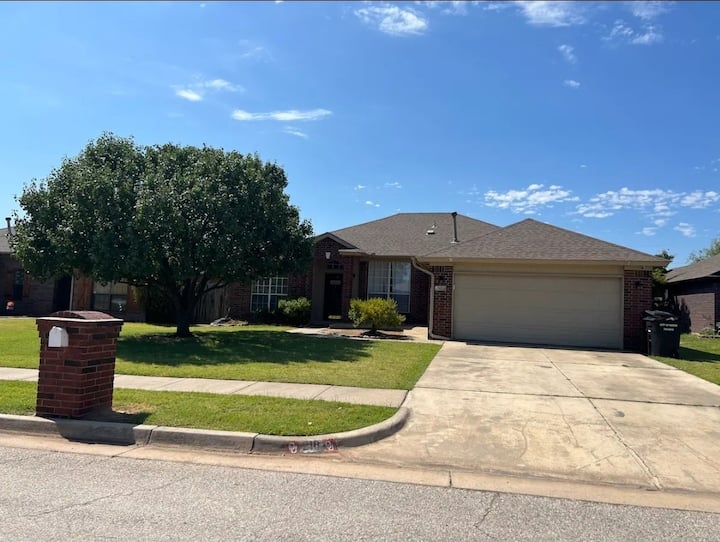Your Moore Getaway: Cozy Home + Private Pool - Norman, OK