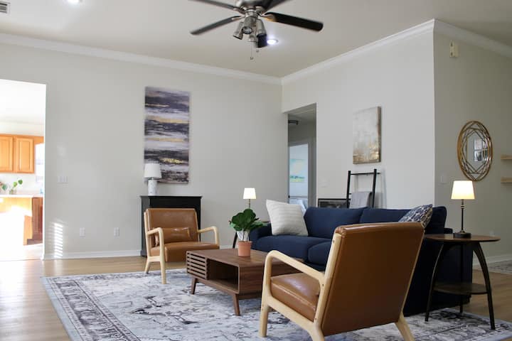 Cozy Nwa Stay For Family & Work - Lowell, AR