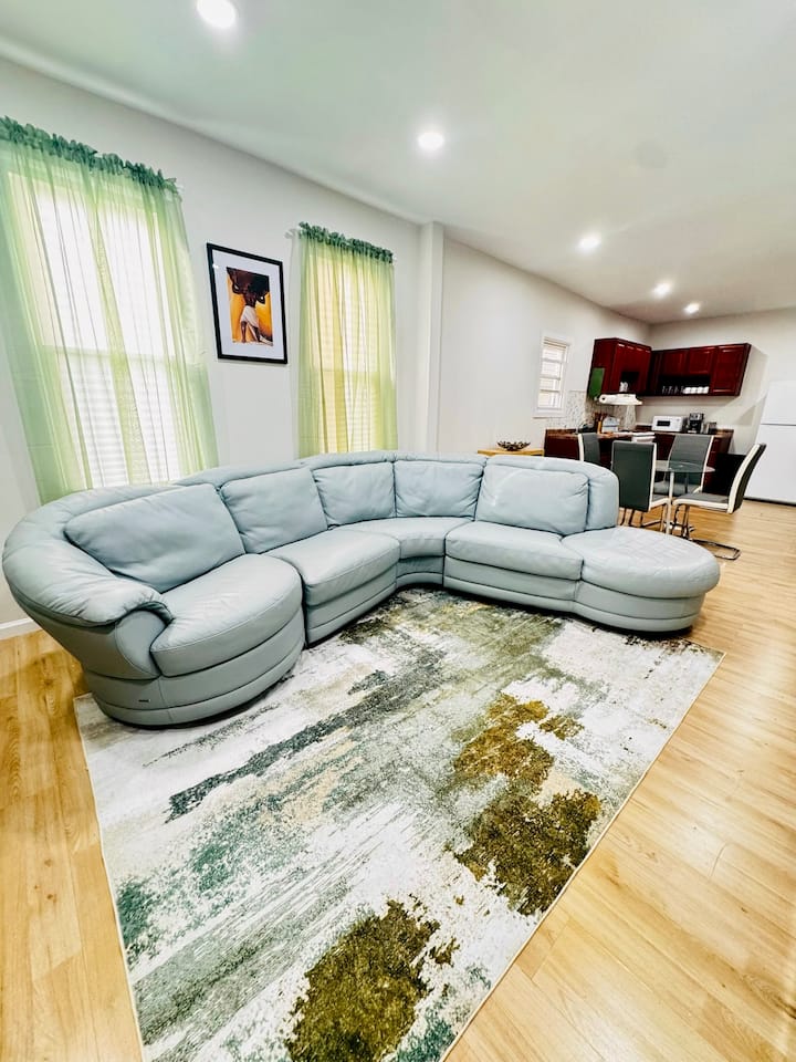 Spacious & Cozy 3br W/ Gym•laundry• Near Nyc - Bloomfield, NJ