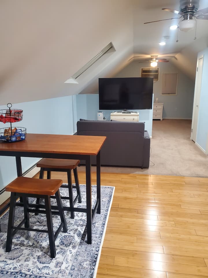 Bright 2nd Fl Studio Retreat, Steps To Nyc Train - Seaford, NY