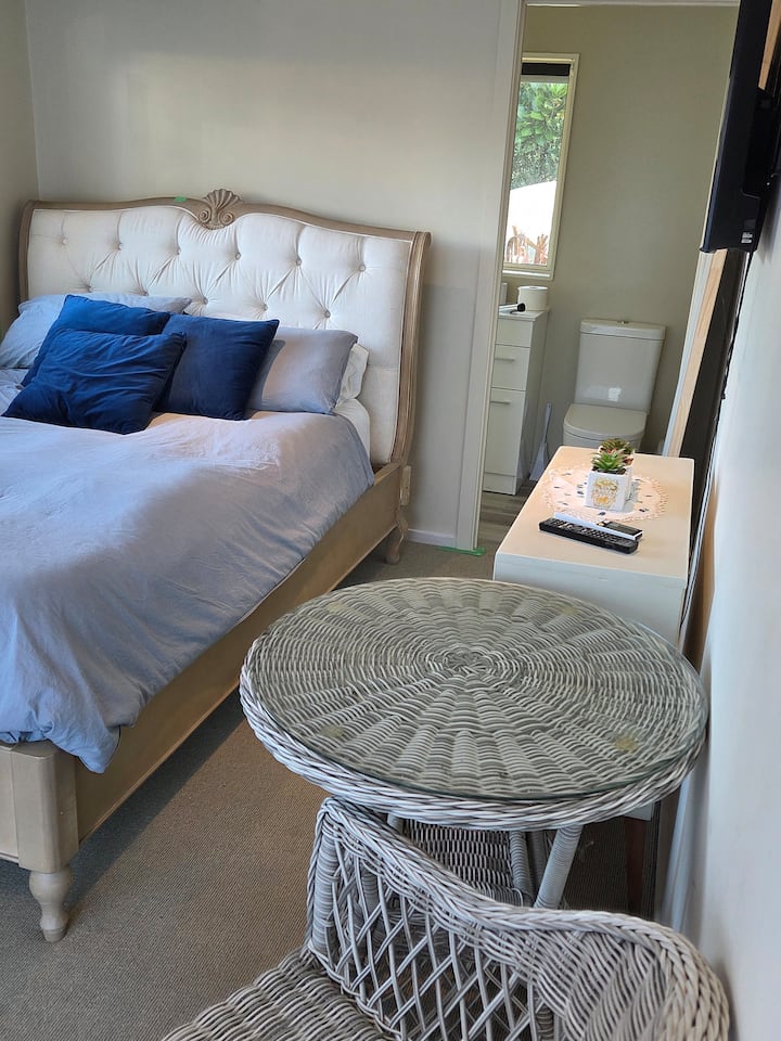 Perfect Little Place, Own Entrance. - Riverhead