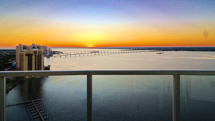 Retro Loft | City & Water Views + Sunsets - Fort Myers, FL