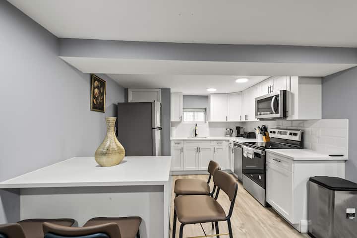 Private Apt Home Near Metro W/ev Parking, Sleeps 6 - Largo, MD