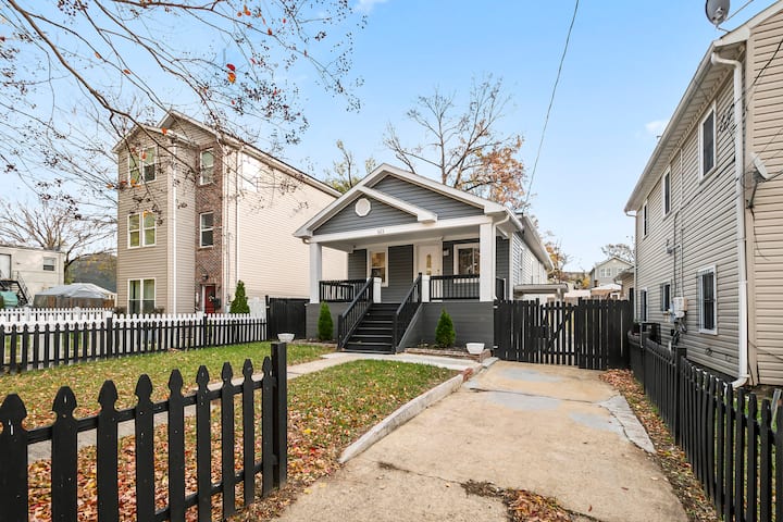 Private Apt Home Near Metro W/ev Parking, Sleeps 6 - Largo, MD