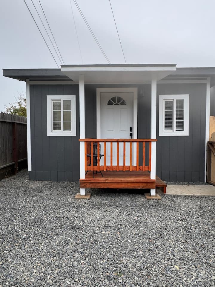 Cozy Cottage - Humboldt County, CA