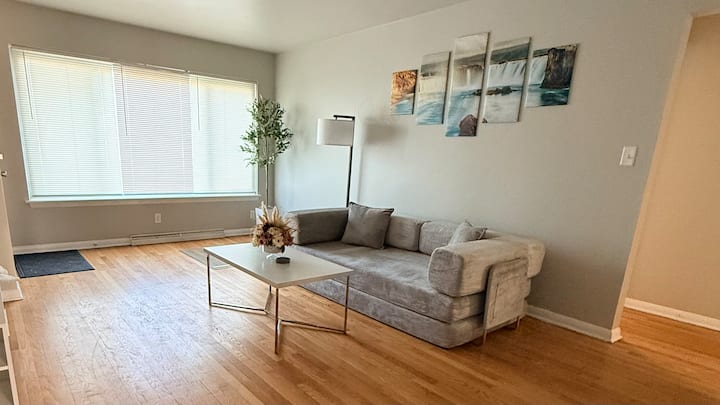 Cozy & Comfortable Stay In Milwaukee - 2 Bdr Apt - Milwaukee, WI