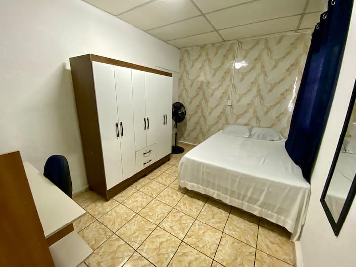 Los Poca | Entire Home Near Stadiums & Wifi - San Salvador