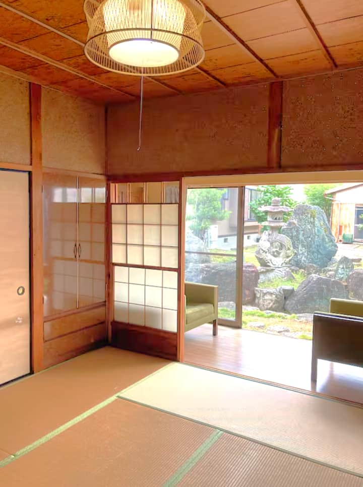木々｜1f・8畳和室・庭を眺める縁側付き｜昭和カワイイ宿日本庭園のあるoniwa・飲食店徒歩圏内 - Chita