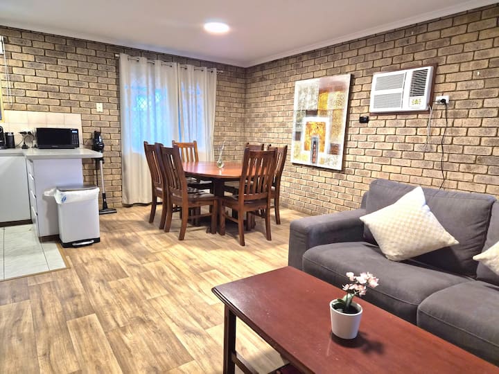 Charming Brick Villa With Safe Parking - Geraldton