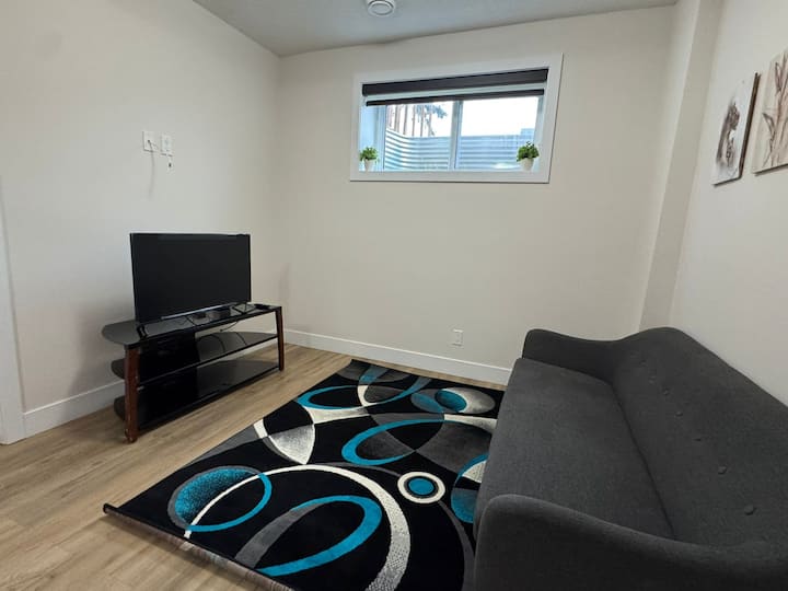 1bhk | Close To Whyte Ave / Uofa / Downtown 10631 - Edmonton