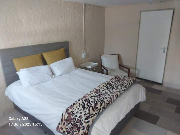 Ferndale Cozy Retreat Guest House - Sandton