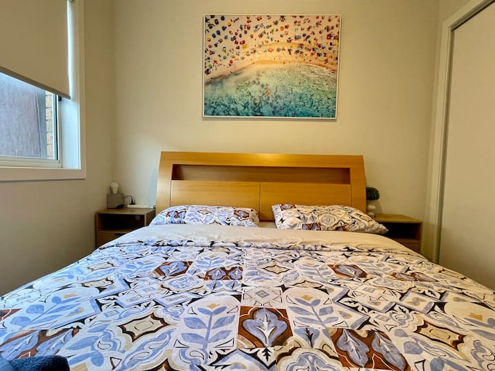 Budget Friendly Coastal Comfort (Room 2) - Geelong