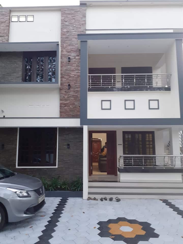 Greeshmam -2bhk House With Ac And Fully Furnished - Varkala