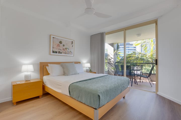 Gold Coast Oasis With Lagoon Pool - Surfers Paradise