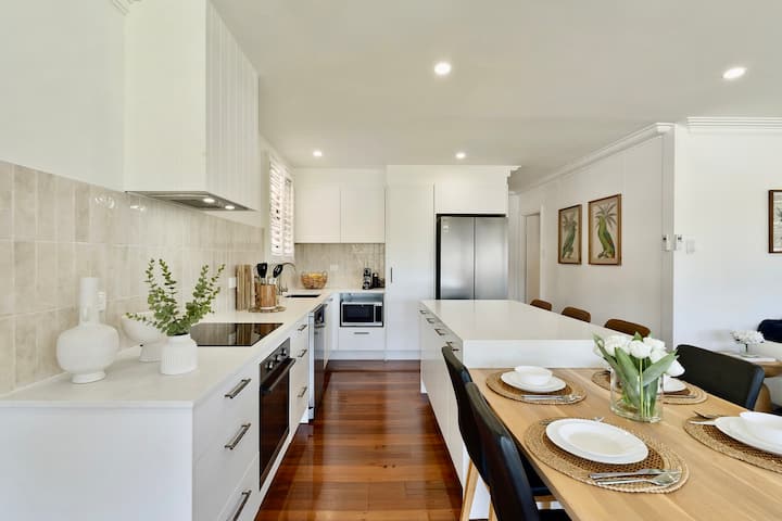 New* Beautifully Renovated Rainbow Beach Apartment - Coolangatta