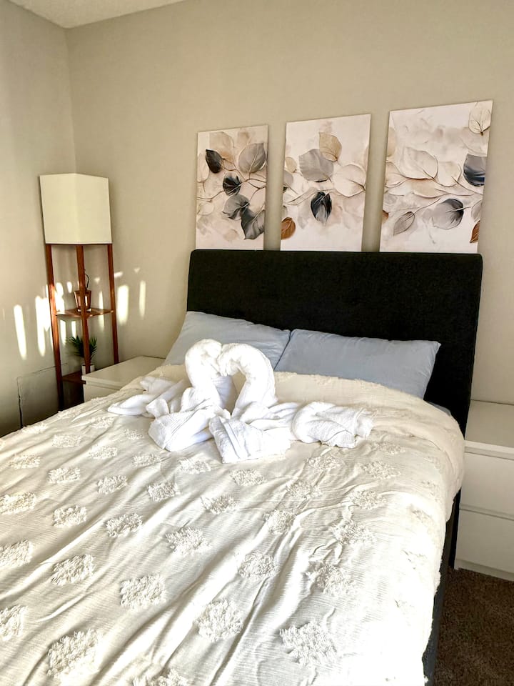 Modern Downtown Fullerton Room W/ Pool And Disney - Anaheim, CA