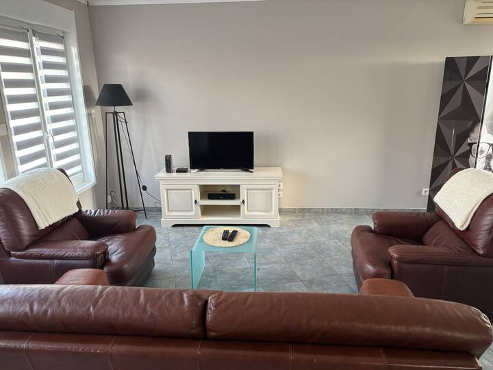 Logement Cosy Spacieux + Terrasse / 2 Chambres - Armbouts-Cappel