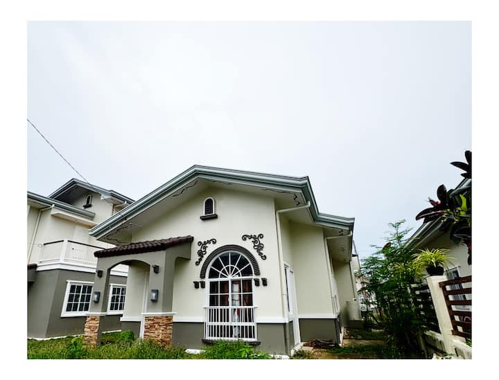 Elleglance_staycations_3-bedroom _house_w/_pool - Panglao