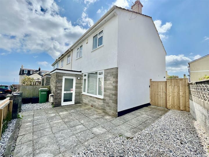 Brixham, Dog Friendly 3 Bed House Parking & Garden - Brixham