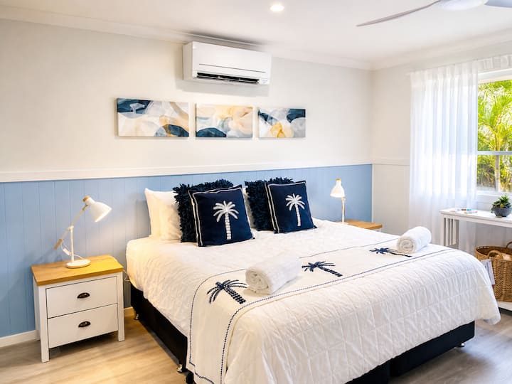 Luxury King Villa Modern Lakefront Peaceful - Hervey Bay