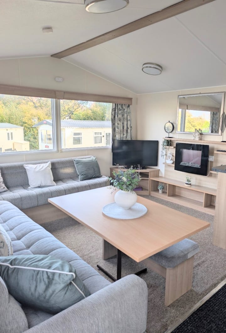 Serenity Moon Iow 3 Bedrooms, Sleeps 6, 2 Toilets - Isle of Wight