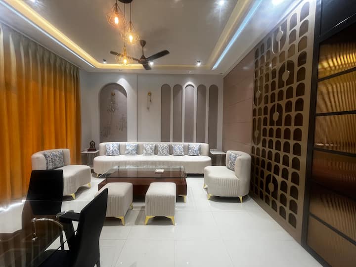 Modern Luxe Stay With All Amenities" - 아그라