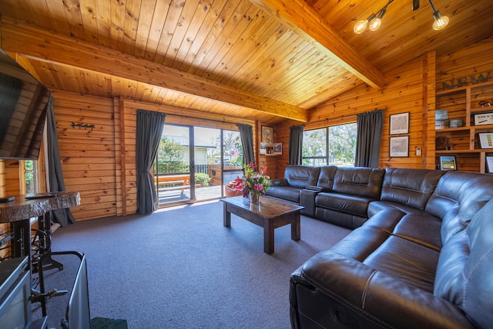 Luxmore Lodge – A Luxurious Kiwi Retreat - Te Anau