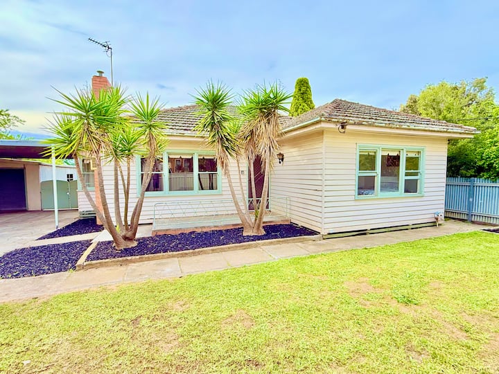Charming Home Near Bendigo Cbd & Lake Weeroona - Bendigo