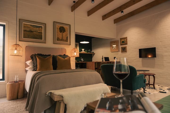 The Little Black Box -Somerset West - Somerset West