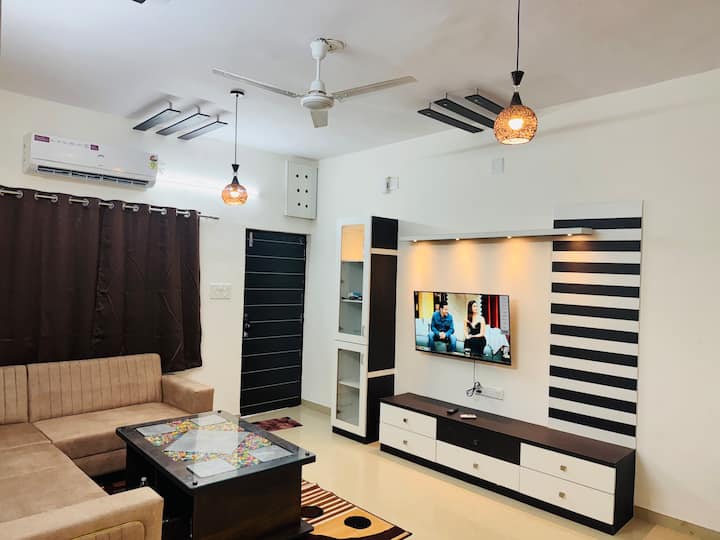 2 Bhk Apartment At Thaltej Cross Rd, Metro Station - Ahmedabad
