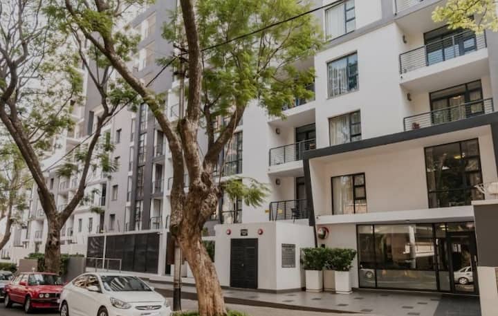 Stylish Unit 120 - The Vantage, Rosebank - Johannesburg