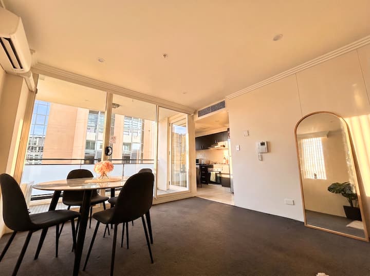 Central Station Sanctuary: 2 Br | 2 Bath | Parking - Sydney central station