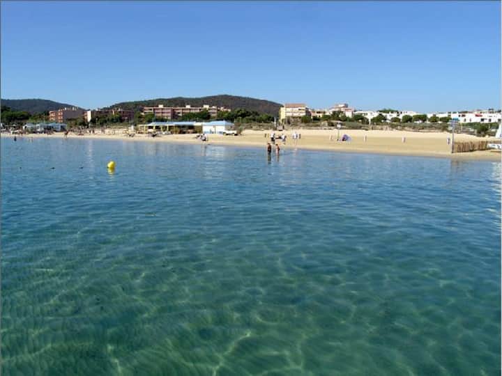 Beau Rez-de-jardin Vue Mer Direct Plage, Piscine - La Favière