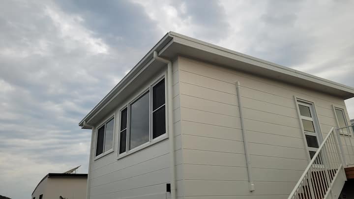 Modern 1-bedroom Flat By Redhead Beach - Mount Hutton