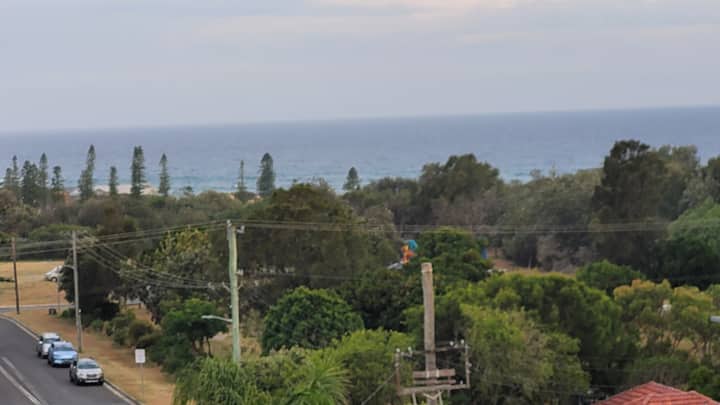 Modern 1-bedroom Flat By Redhead Beach - Lake Macquarie