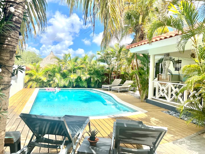 Villa Locabana, Jan Thiel. Sfeervol & Privézwembad - Curaçao