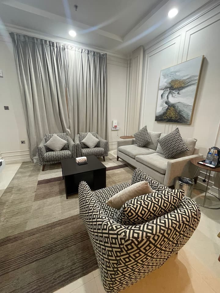 Best Priced Hotel Suites - King Room - Near Metro - Al Wakrah