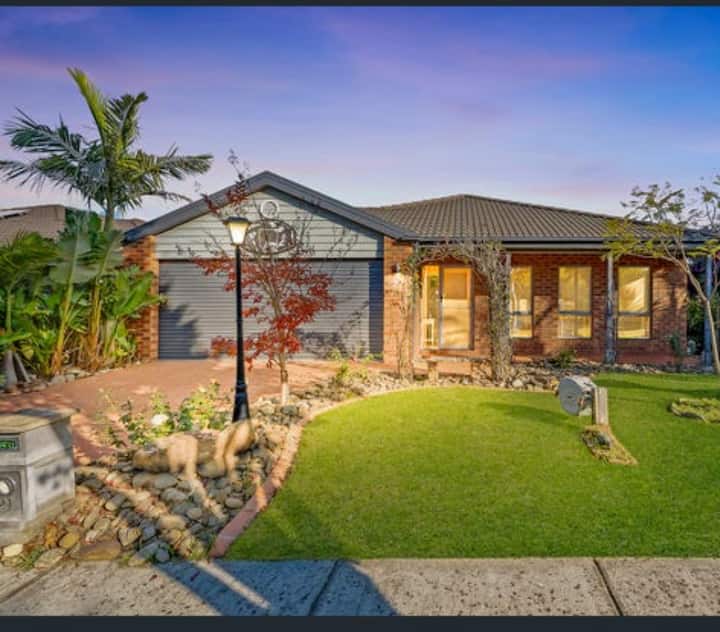 4 Bedroom House In Berwick Springs - Cranbourne