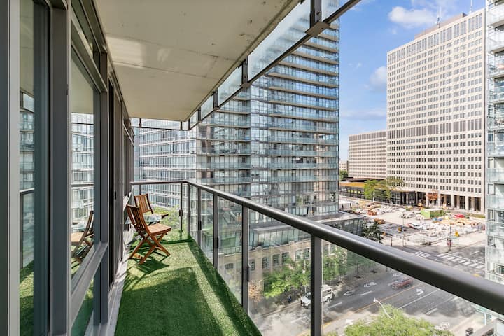 Downtown Toronto Views W Pool, Jacuzzi & Parking - Toronto