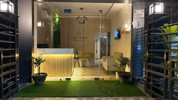 Your Private Floor Stay • Family & Group Friendly” - Kolkata