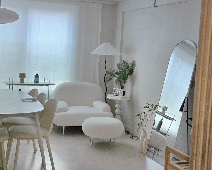 민트스테이
침실2 침대3 욕실1 #야구장 #신축 #성심당 대전역 #소제동카페 #무료 주차장 - Daejeon