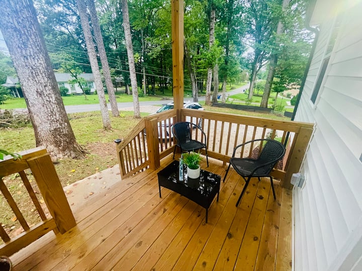 Cozy Studio Retreat • Perfect For Work & Travel - Winston-Salem, NC