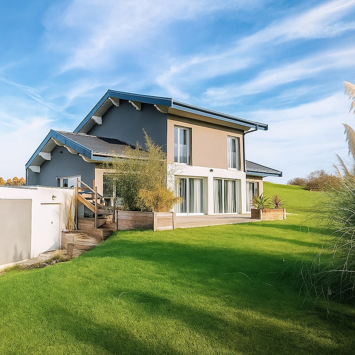 Villa D'architecte,
Ambiance Cinéma & Hôte Pro. - Évian-les-Bains