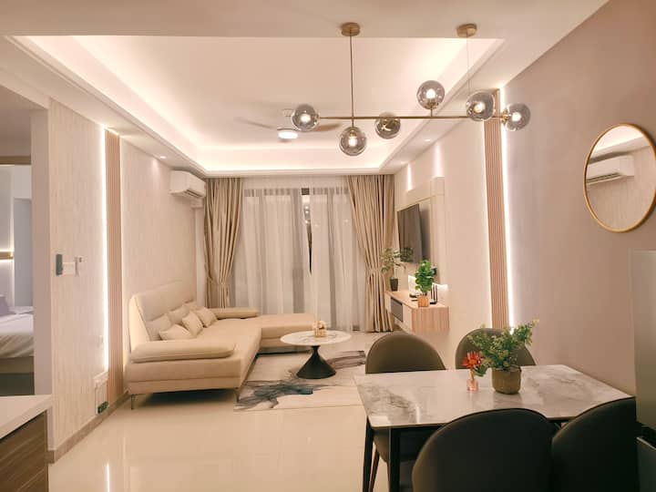 R&f Luxurious Mall Seaview Top Floor Condo - Yishun