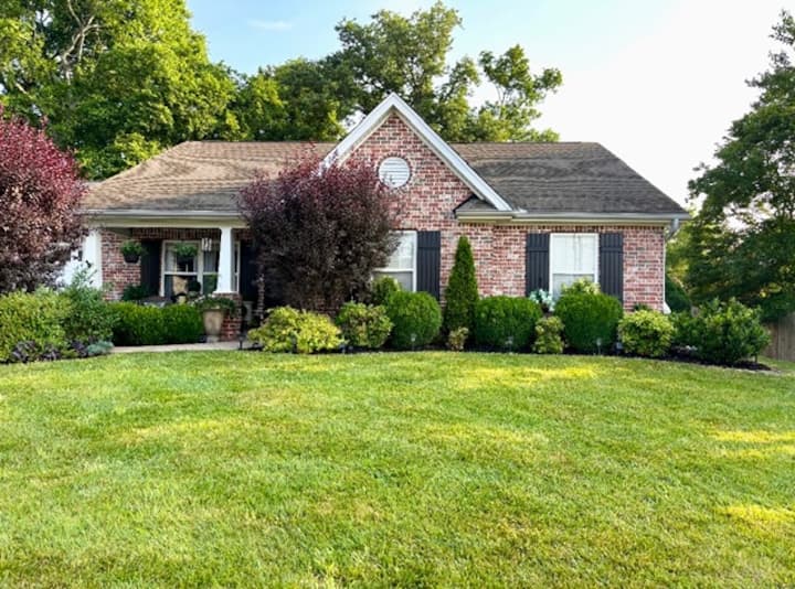 Hill Haus - Designer-curated 3 Br Retreat - Columbia, TN