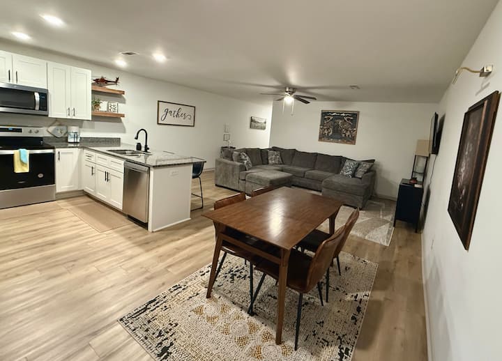 2 Bed/2 Bath Retreat With Fenced Yard - Alabama