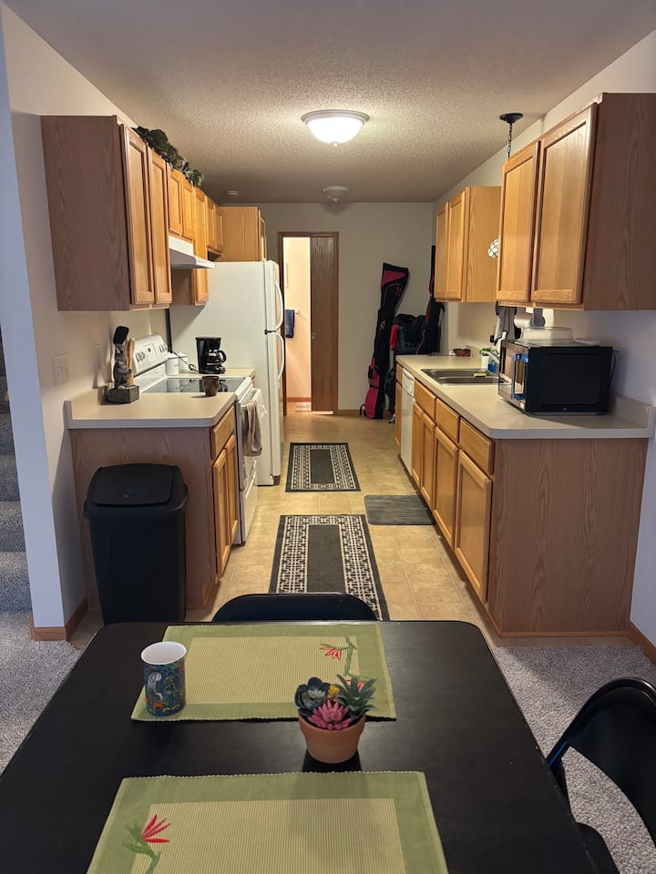 Convenient, Comfortable, Clean Townhouse For You - Blaine, MN