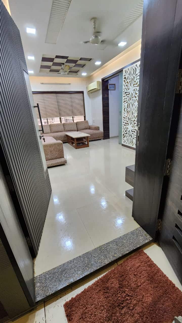 Stylish 2 Br Apt - Ac, Full Kitchen & Free Parking - Surat