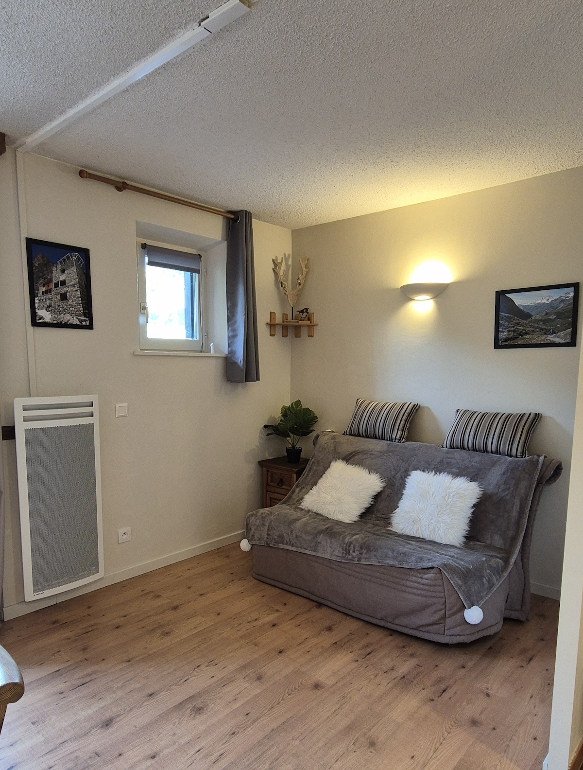 Aiglon, Studio with sleeping area, sleeps 4, Balcony - Apartments for ...