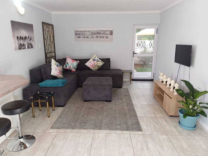 Sheila's Cottage - A Little Slice Of Heaven! - Kempton Park